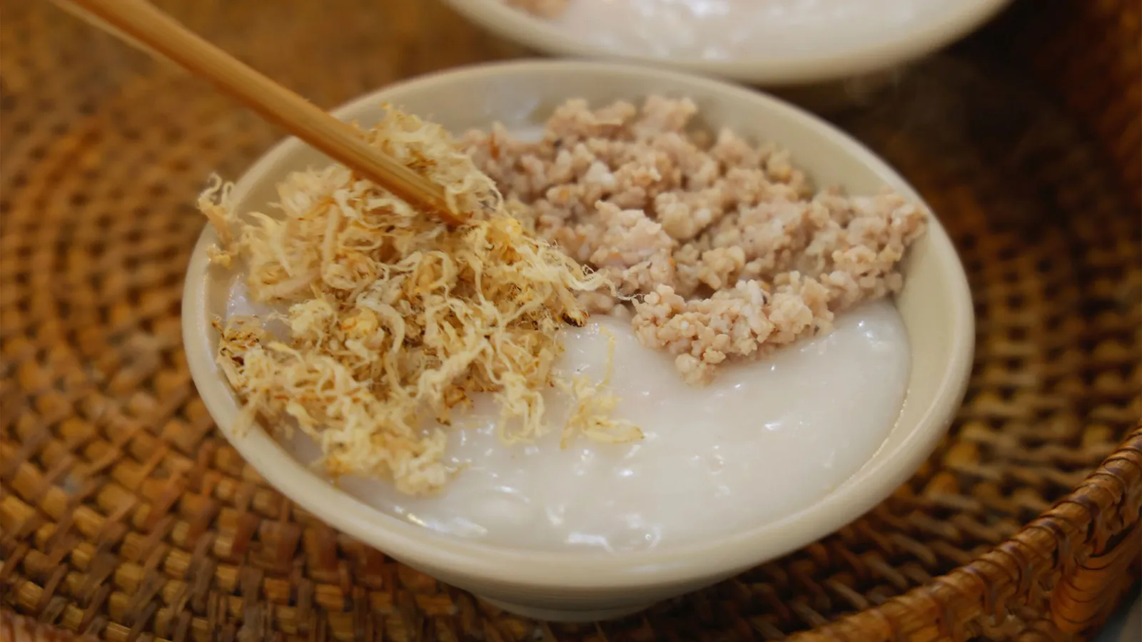 Cháo se: Độc đáo món cháo ăn bằng đũa làng Hạ Mỗ - WOWWEEKEND